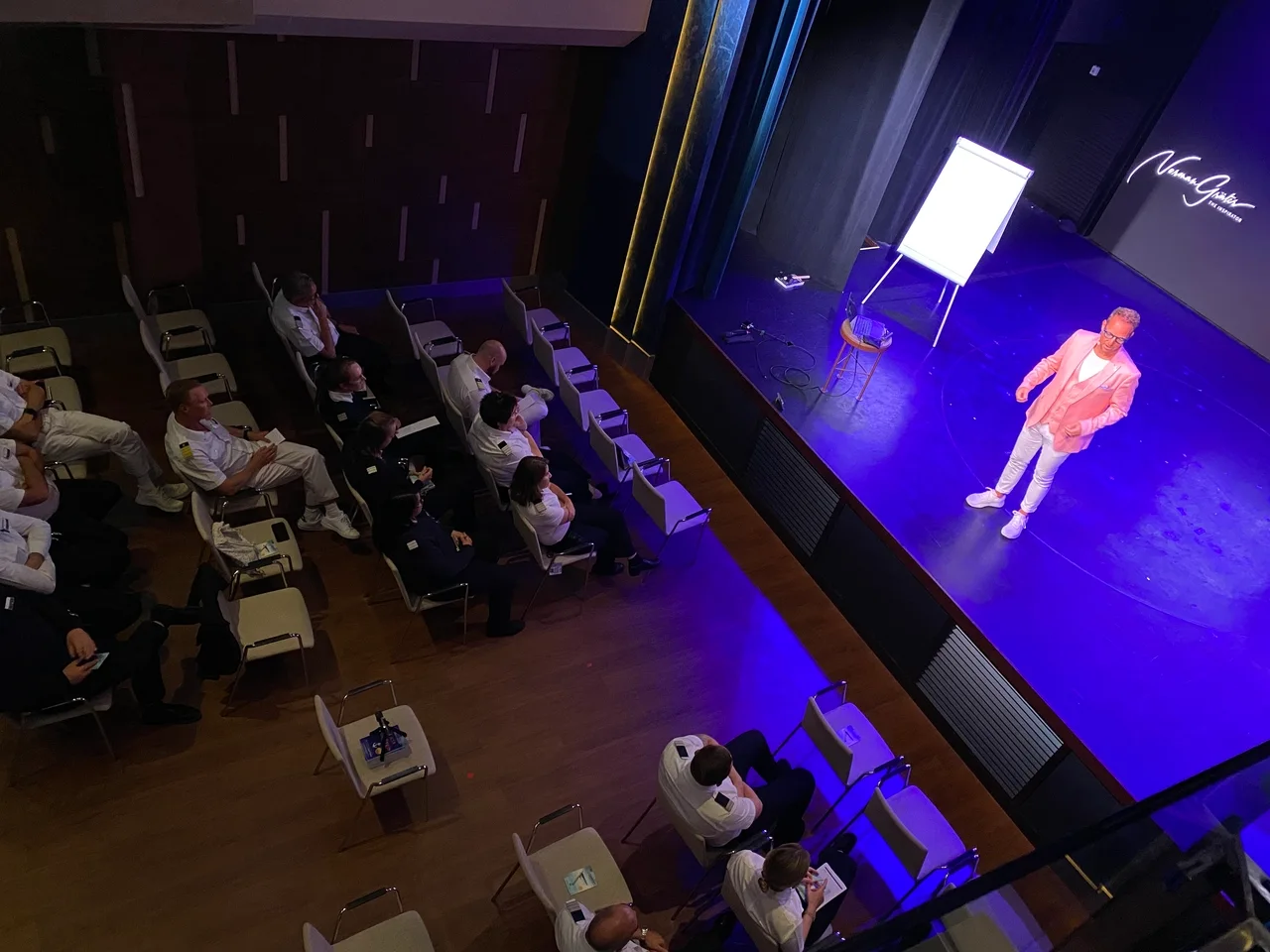 Speaker & Presentation Academy - Be Yourself Academy